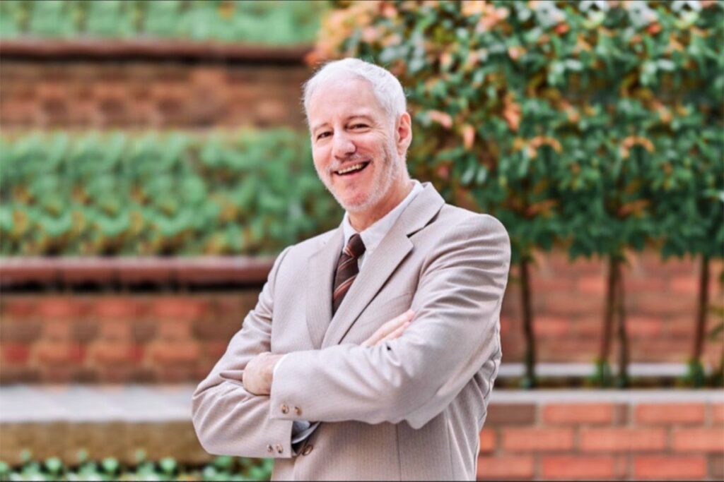 Ethan Putterman | The College King